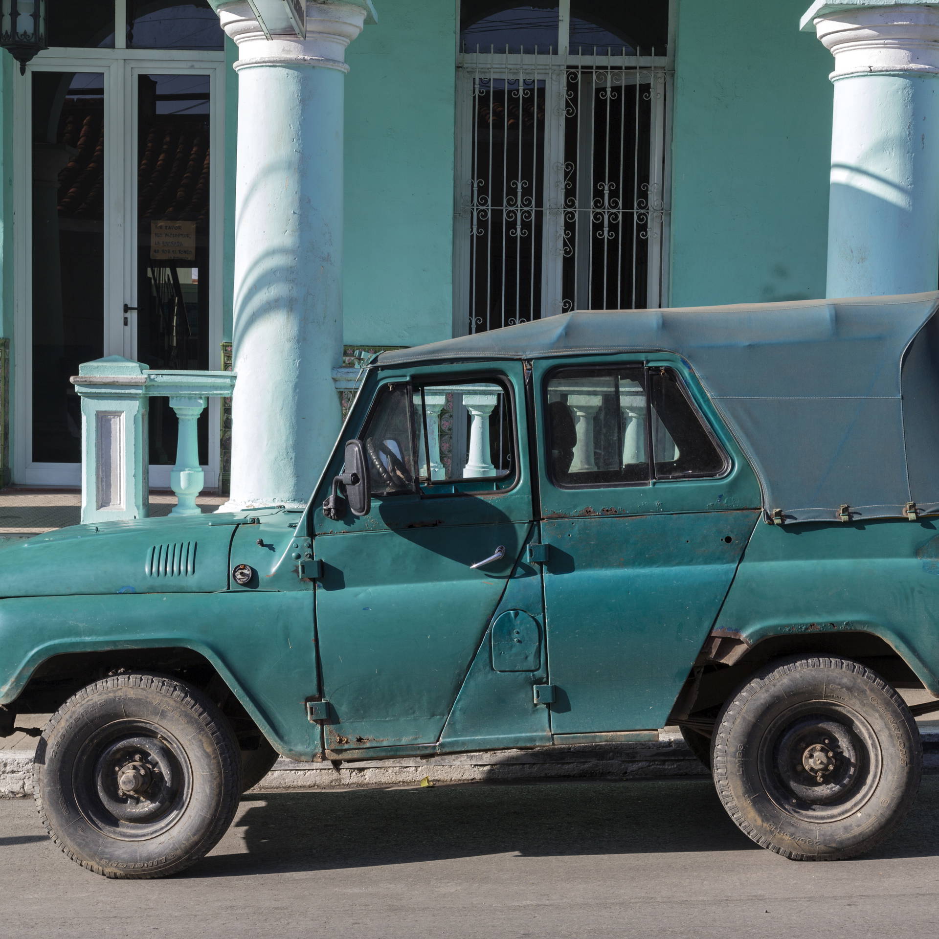 Czy na Kubie naprawdę jeżdżą tylko stare auta?